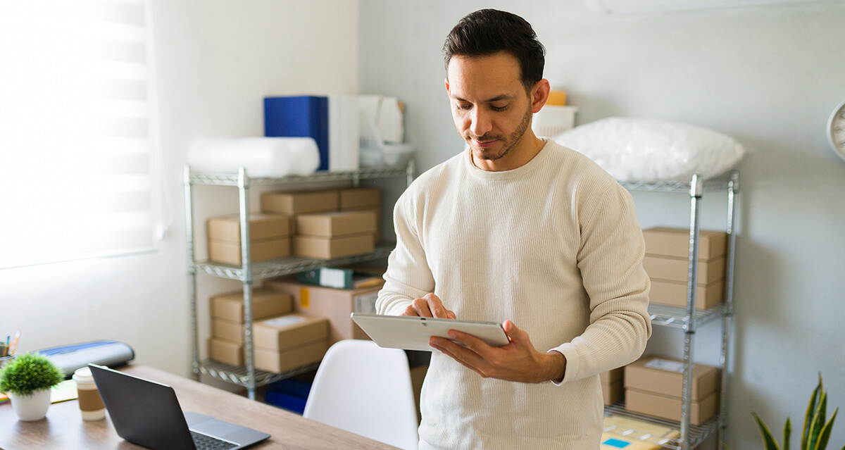 How can you simplify warehouse, logistics, and inventory management? | Custom S.p.A.